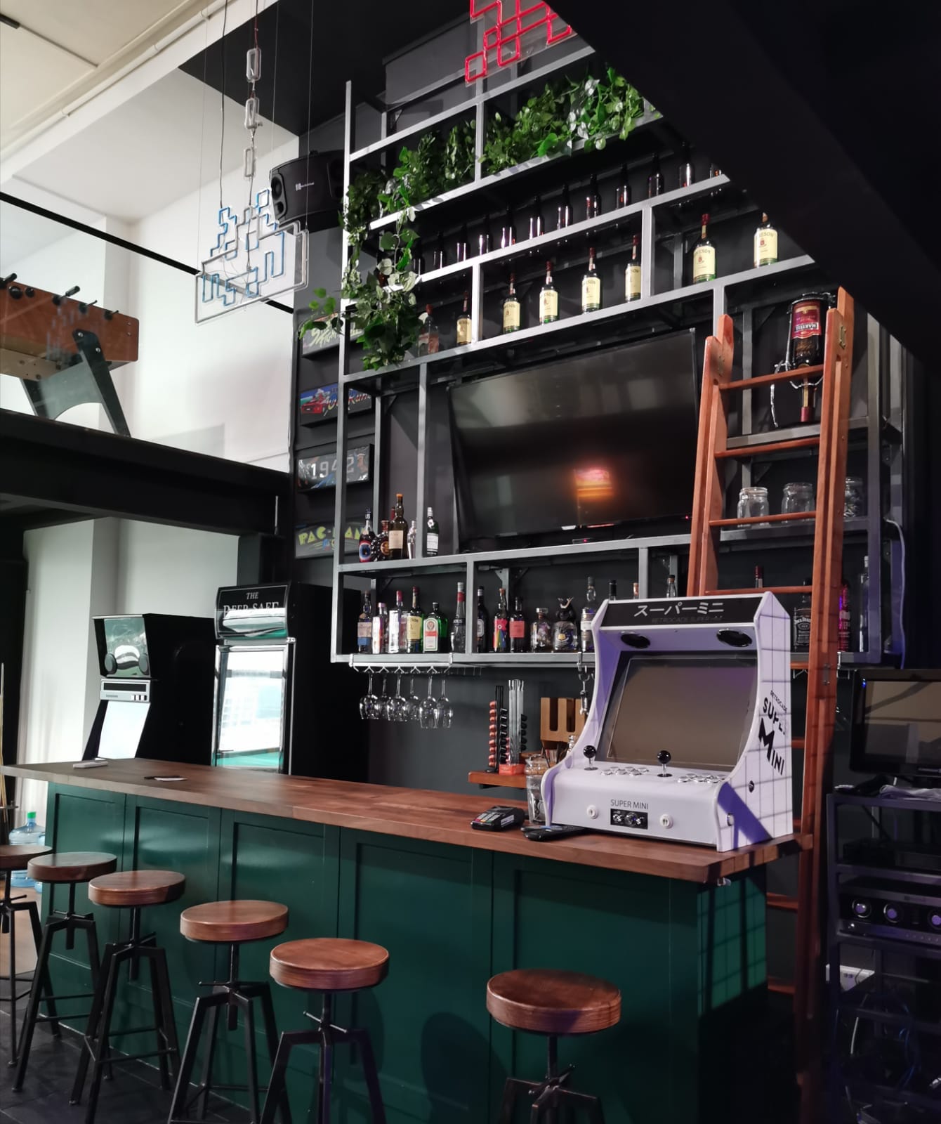 How To Build A Man Cave in 2019: 6 Essentials | The Men's Cave