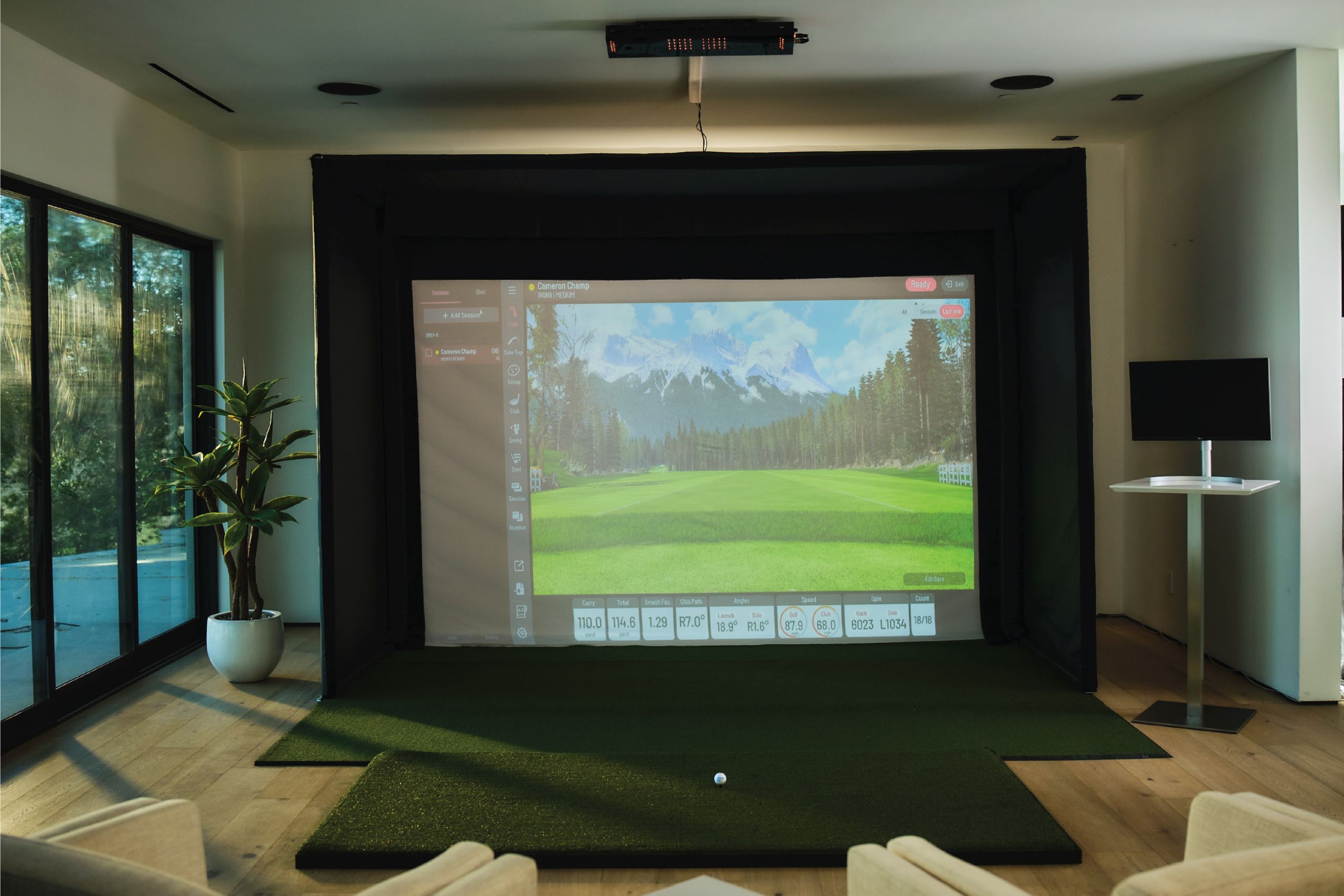 Indoor Golf: What Is The Minimum Golf Simulator Screen Size?